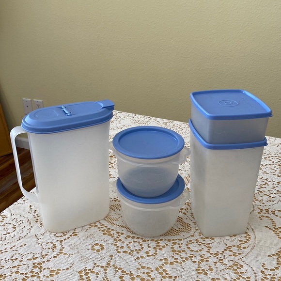 Tupperware | Kitchen | Tupperware 5 Piece Set With Coneflower Blue Lids ...